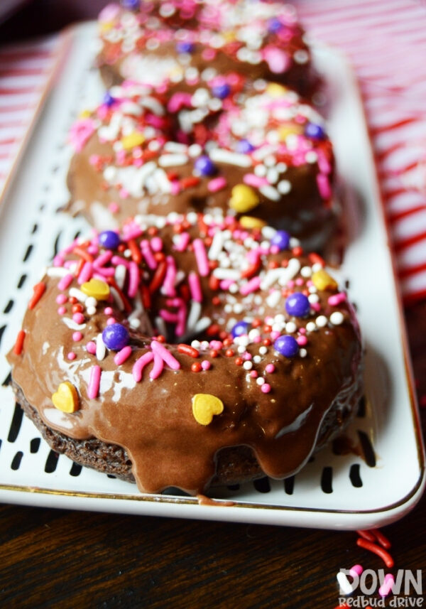 Valentine Donuts | Easy and delicious chocolate donuts!
