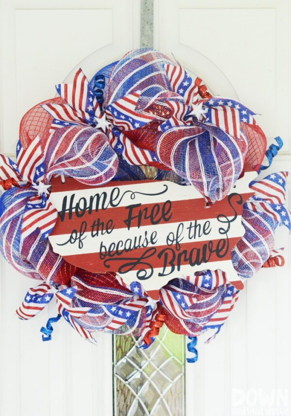DIY Patriotic Deco Mesh Wreath | Easy mesh wreath tutorial!