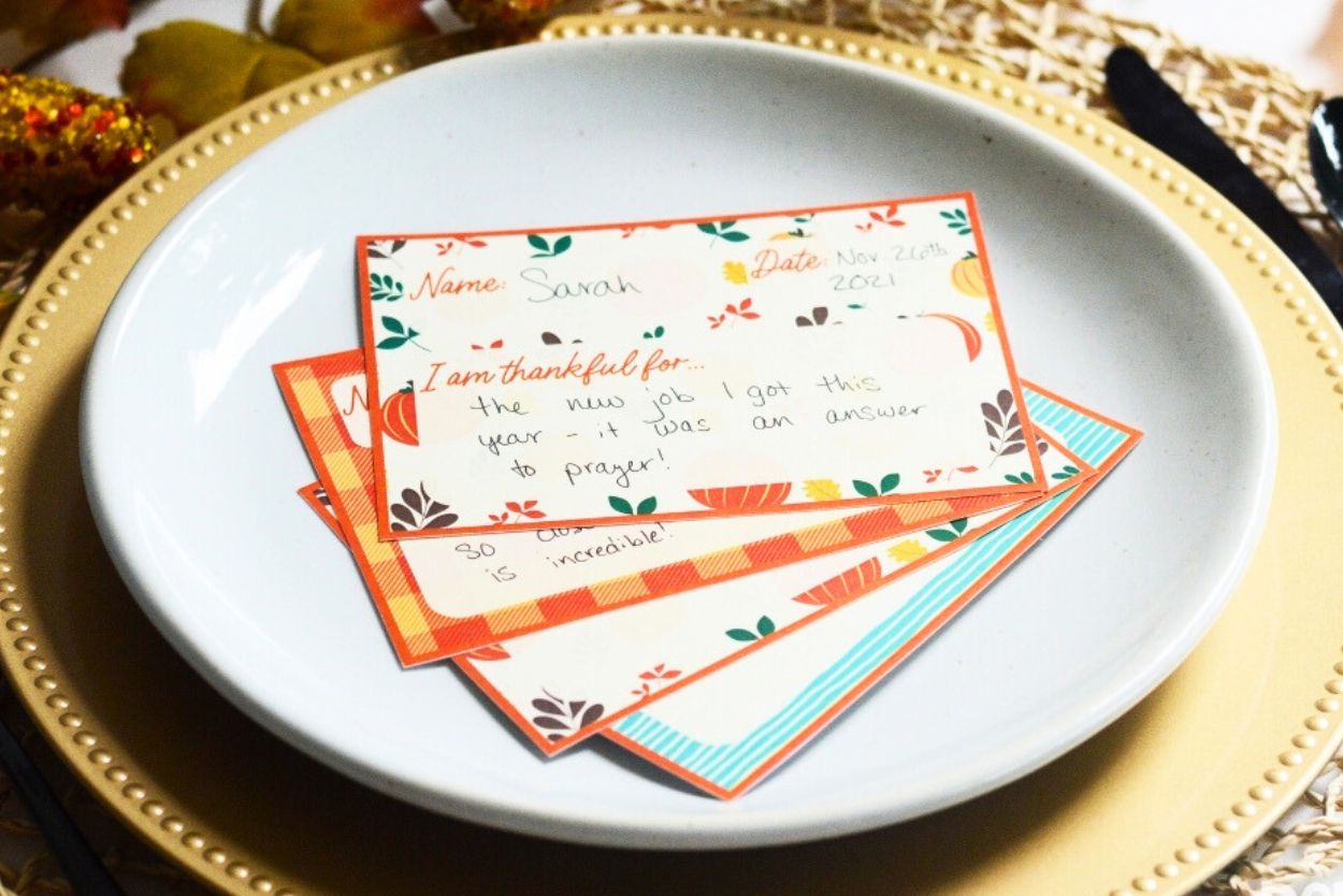 Thanksgiving Thankful Place Cards (Free Printable)