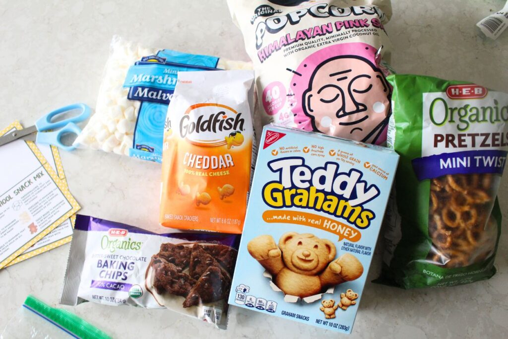 Back-to-School Snack Mix (free printable tag!)